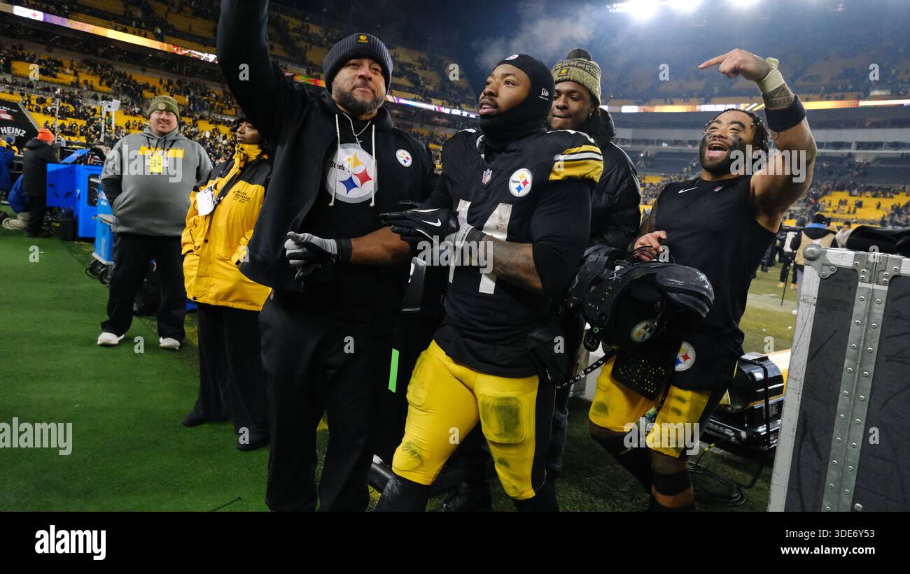 Jan 04, 2025: Kenneth Gainwell #14 during the Pittsburgh Steelers vs ...