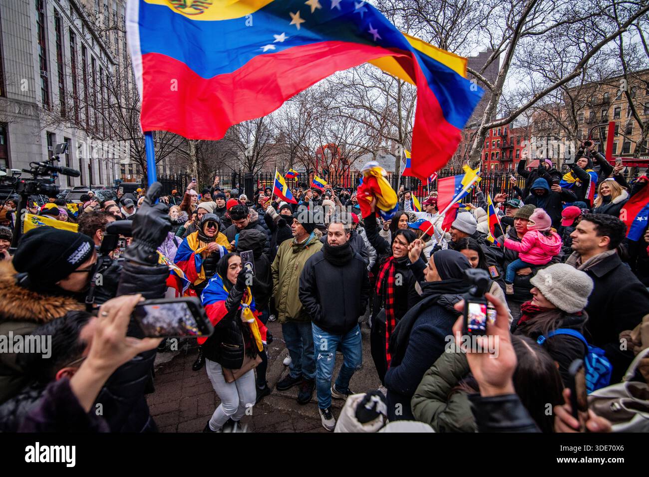 Venezuelan celebrate nicolas maduro capture hi-res stock photography ...