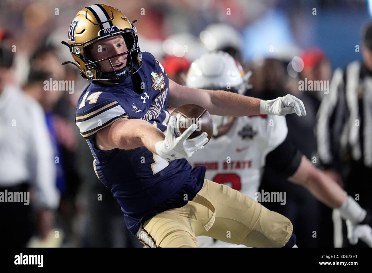 Montana State wide receiver Taco Dowler (14) reaches for a first down ...