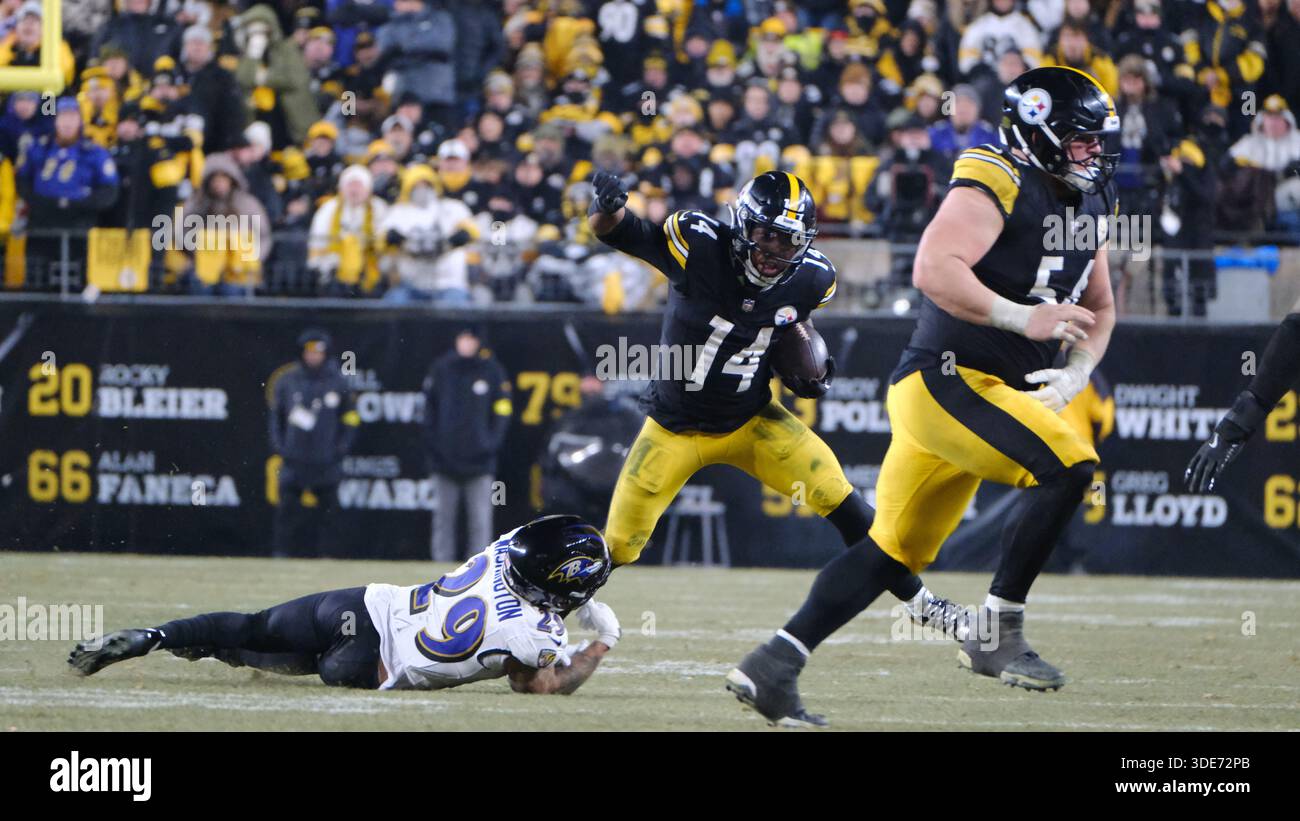 Jan 04, 2025: Kenneth Gainwell #14 during the Pittsburgh Steelers vs ...