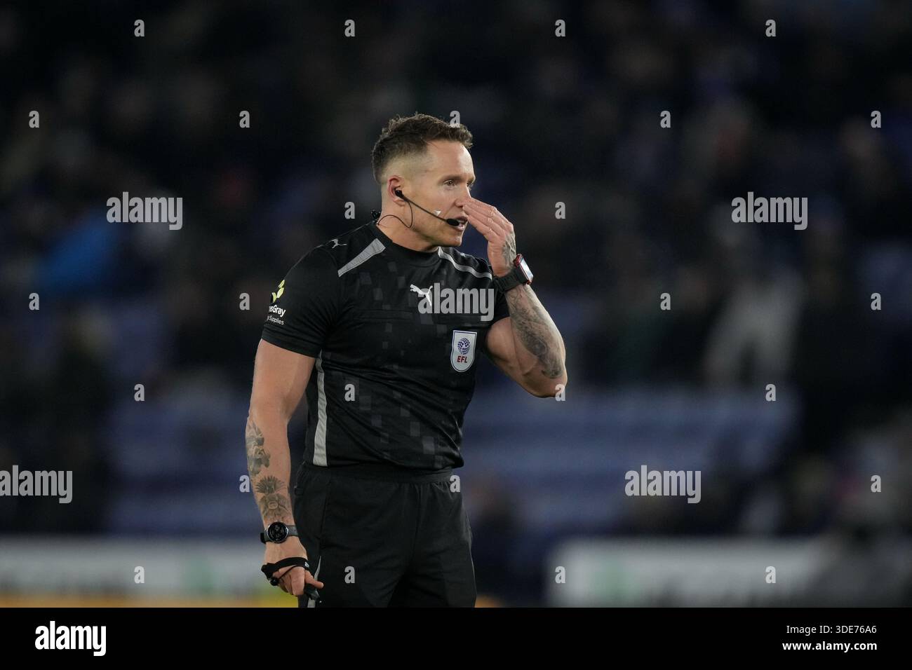 Referee Stephen Martin during the Sky Bet Championship match Leicester ...