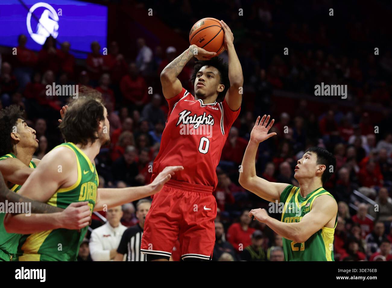 Rutgers guard Tariq Francis (0) looks to shoot in front of Oregon guard ...
