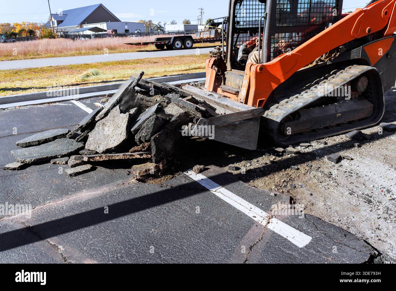 Workers loader remove broken asphalt hi-res stock photography and ...