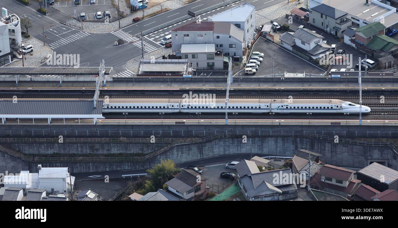 Sanyo Shinkansen (Bullet train) stops due to massive earthquake at Shin ...