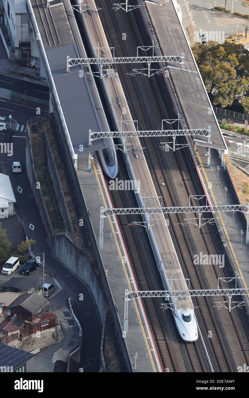Sanyo Shinkansen (Bullet train) stops due to massive earthquake at Shin ...