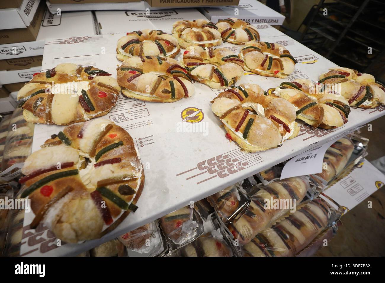 Traditional Rosca de Reyes (Three Kings' Bread) are seen at the 'La ...