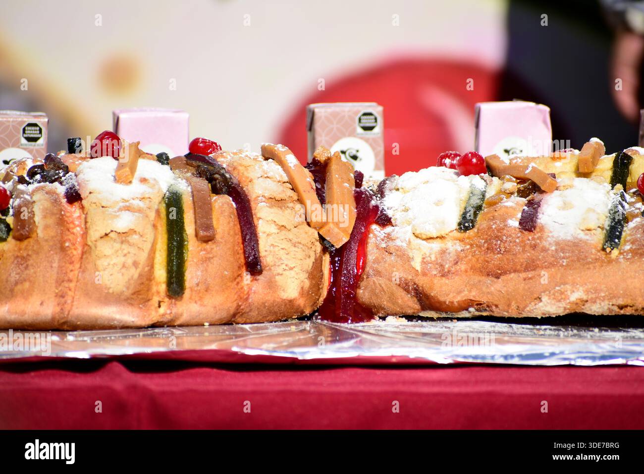 Distribution christmas bread hi-res stock photography and images - Alamy