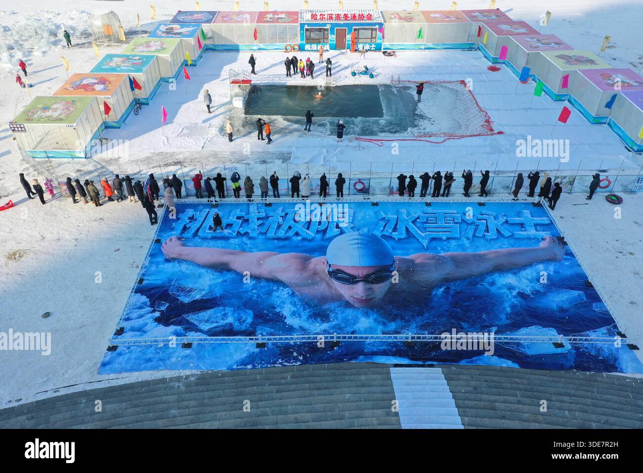 Winter swimming enthusiasts dive into the Songhua River in Harbin City ...