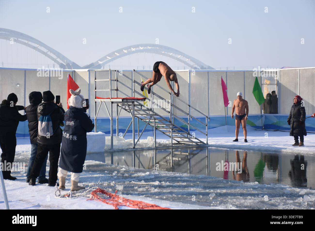 Winter swimming enthusiasts dive into the Songhua River in Harbin City ...