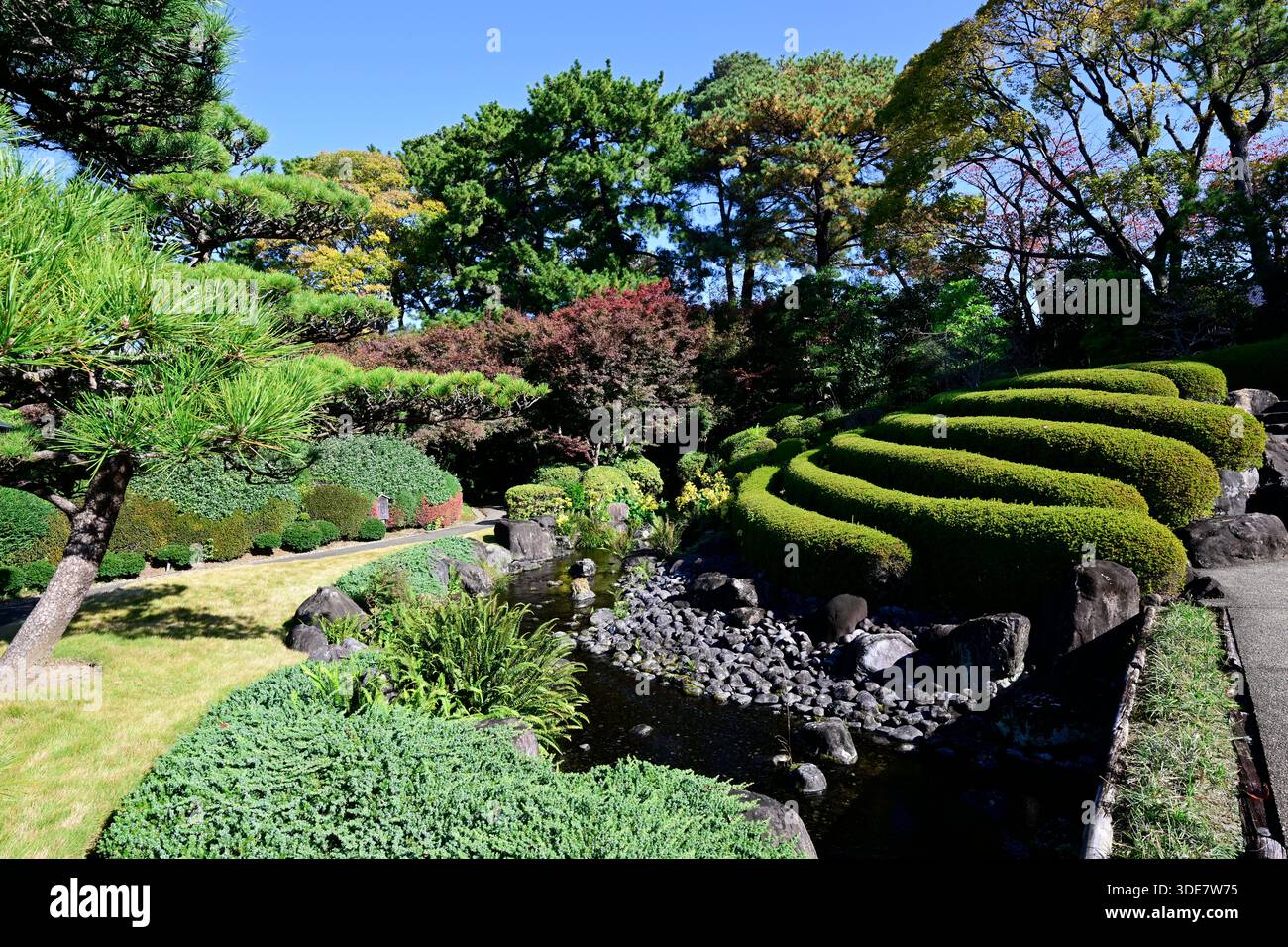 Momijiyama garden in the northeastern part of Sumpu-park in downtown ...