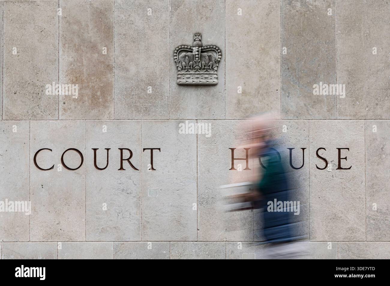 The Ontario Courthouse at 361 University Avenue in Toronto is ...