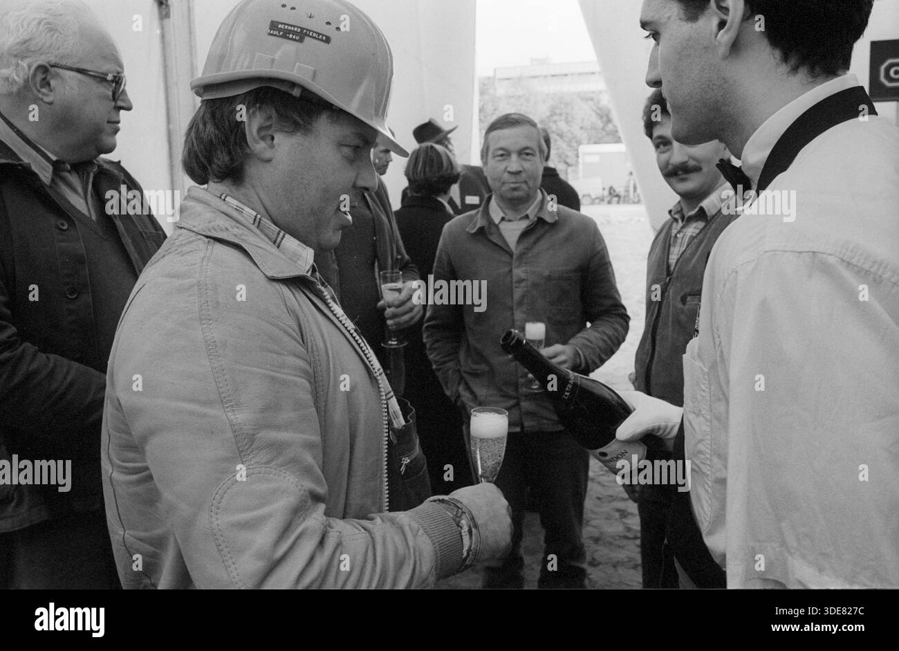 Construction site mural Black and White Stock Photos & Images - Alamy