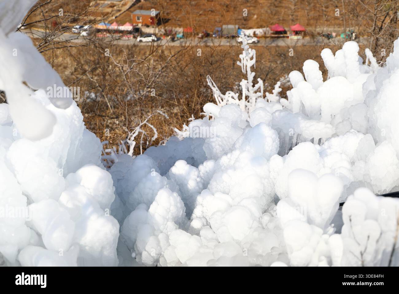 Icicle scenery attracts visitors in Zaozhuang City, east China's ...