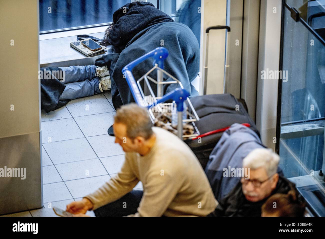 SCHIPHOL - Travelers at Schiphol Airport. Hundreds of flights have been ...