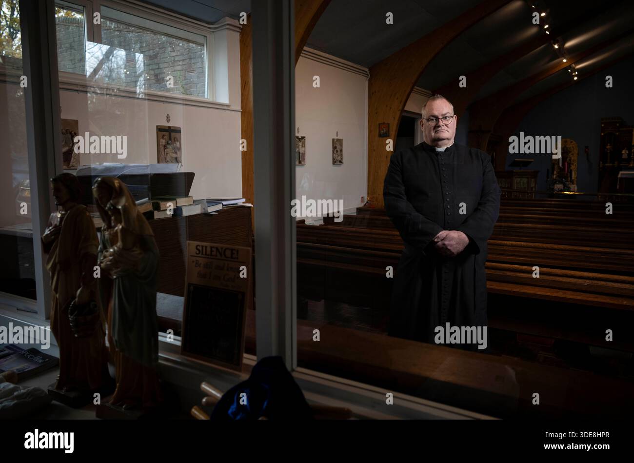 Father ed tomlinson hi-res stock photography and images - Alamy