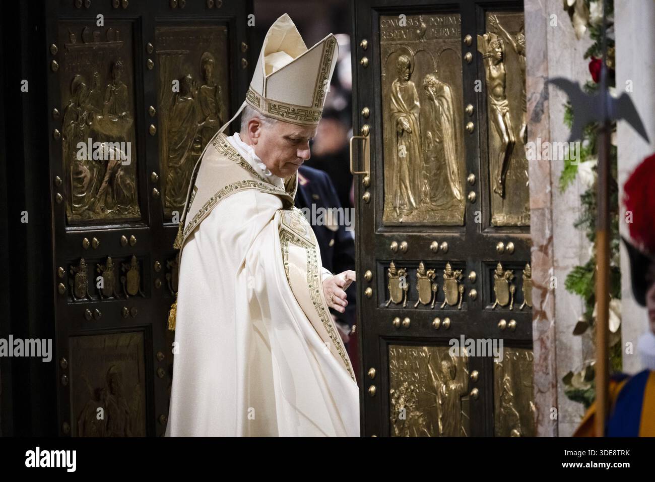 Rome Pope Leo XIV closes the Holy Door of St. Peter's Basilica at the ...