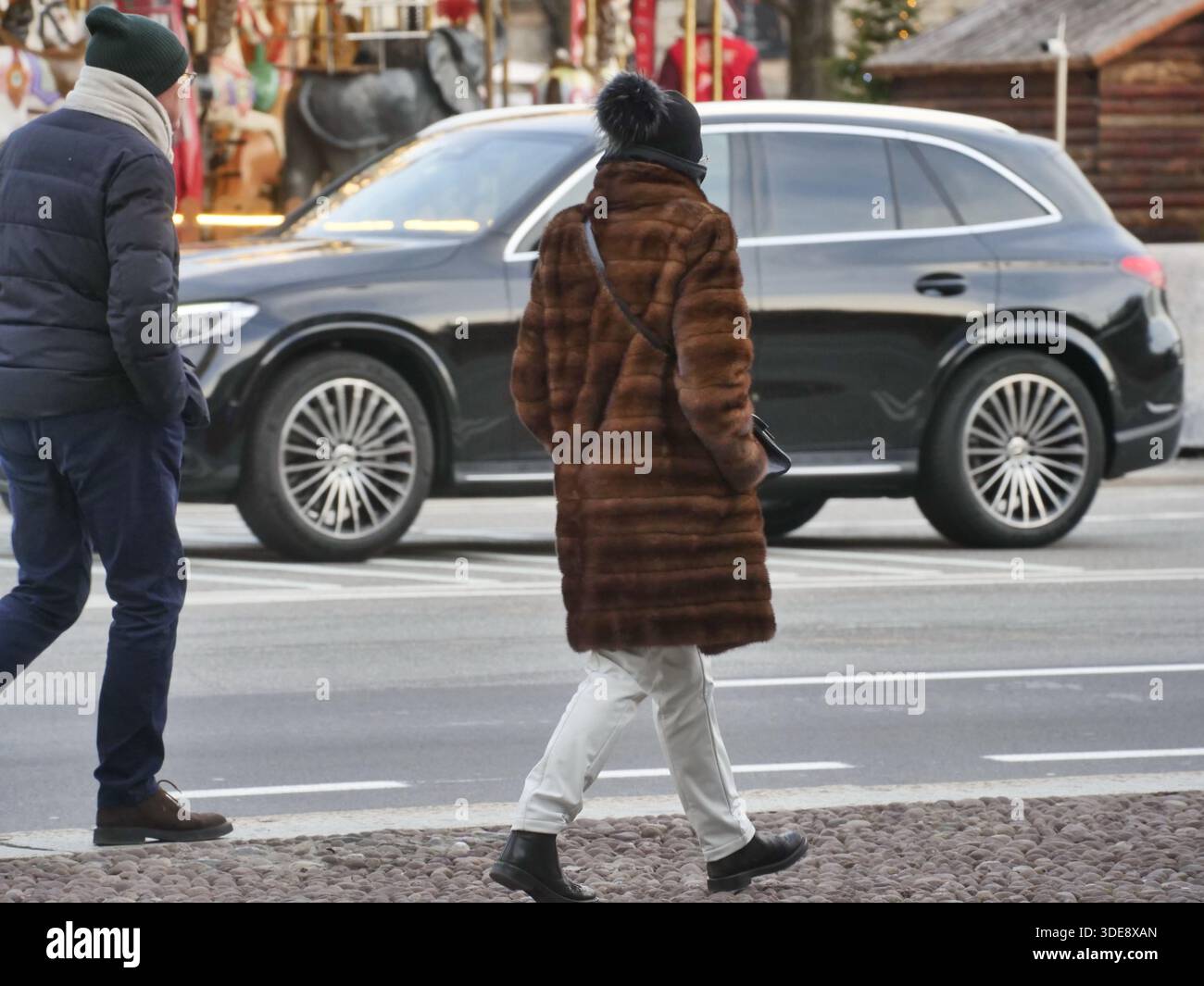 Furs, wool scarves, and coats to face the cold wave in northern Italy ...