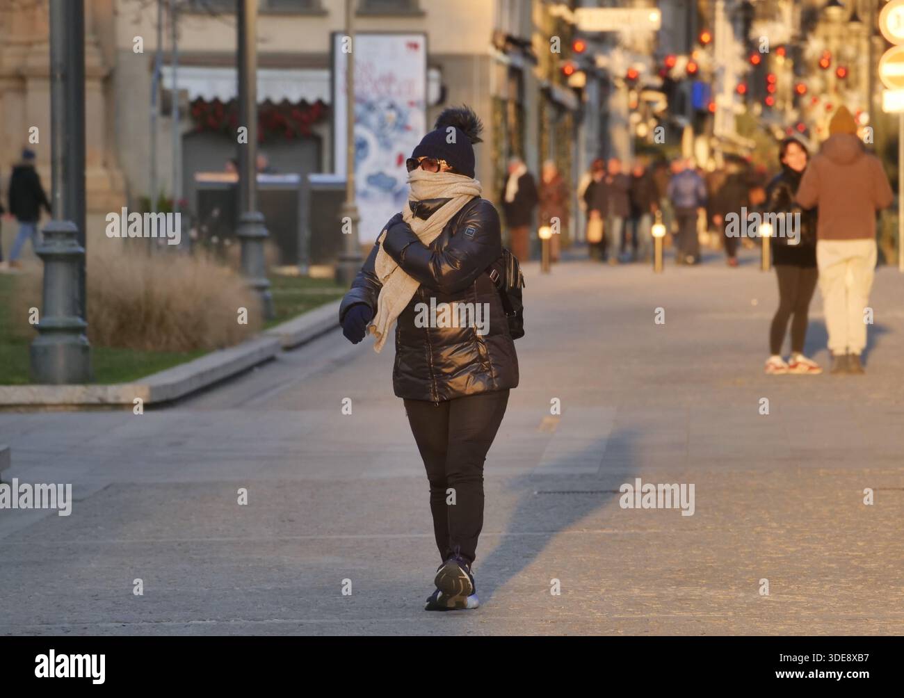 Furs, wool scarves, and coats to face the cold wave in northern Italy ...