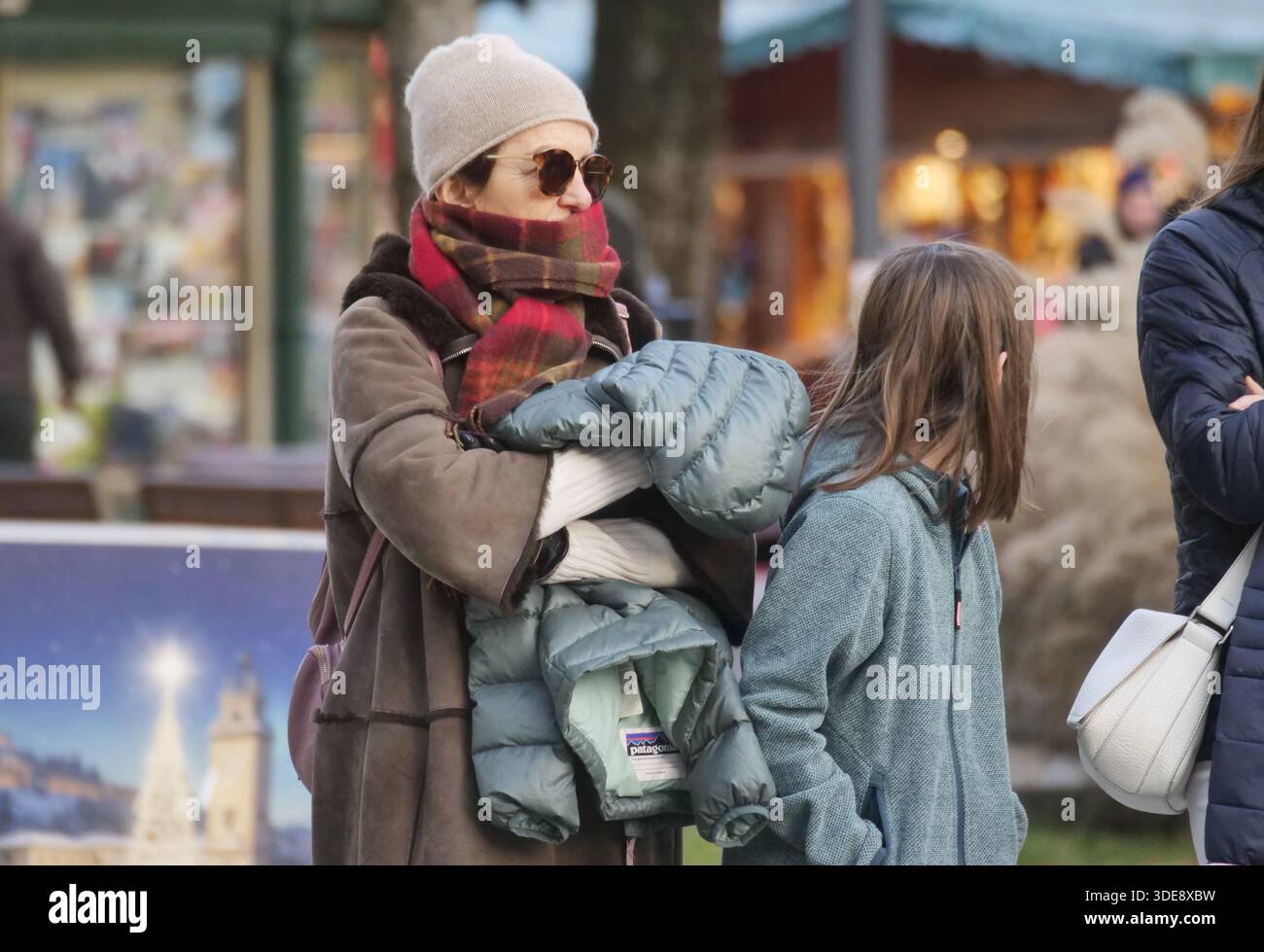 Furs, wool scarves, and coats to face the cold wave in northern Italy ...
