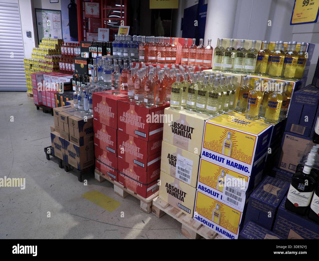 cntv: Der Scandlines BorderShop am Faehrhafen Puttgarden auf Fehmarn ist ein Shopping Paradies ...