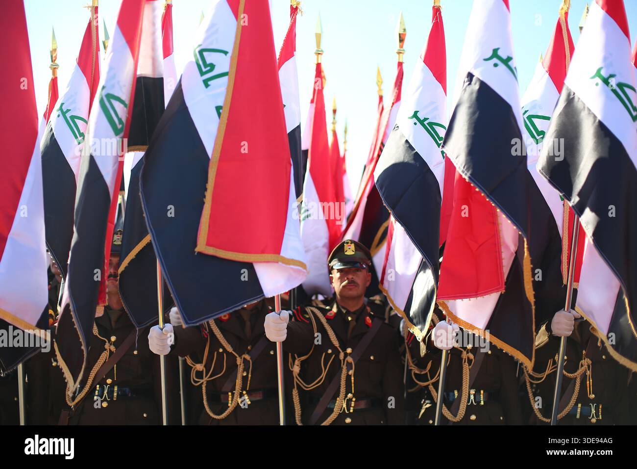 Baghdad, Iraq. 06th Jan, 2026. Newly graduated Iraqi Army officers ...
