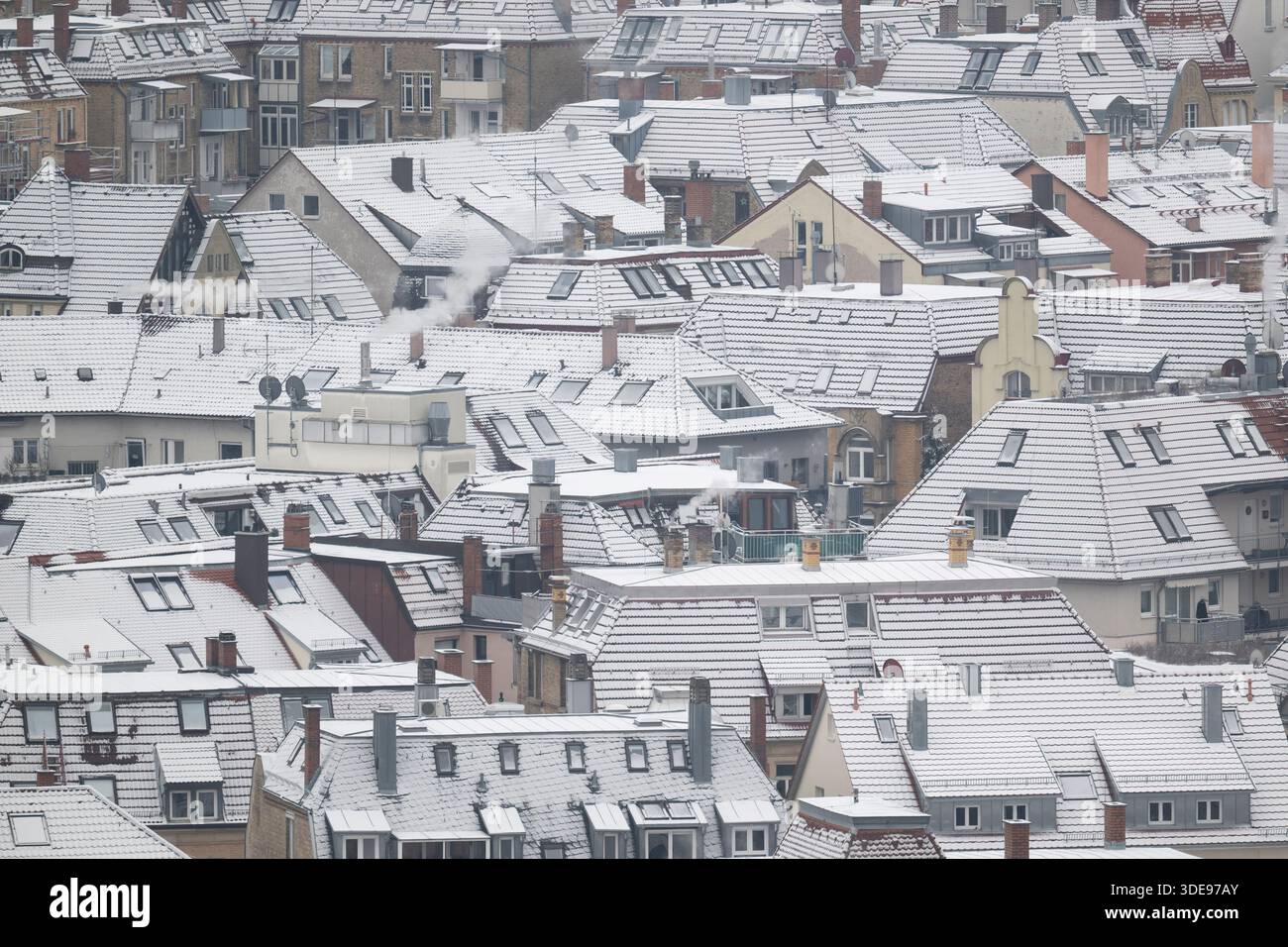 Stuttgart, Germany. 06th Jan, 2026. Snow-covered roofs can be seen in ...