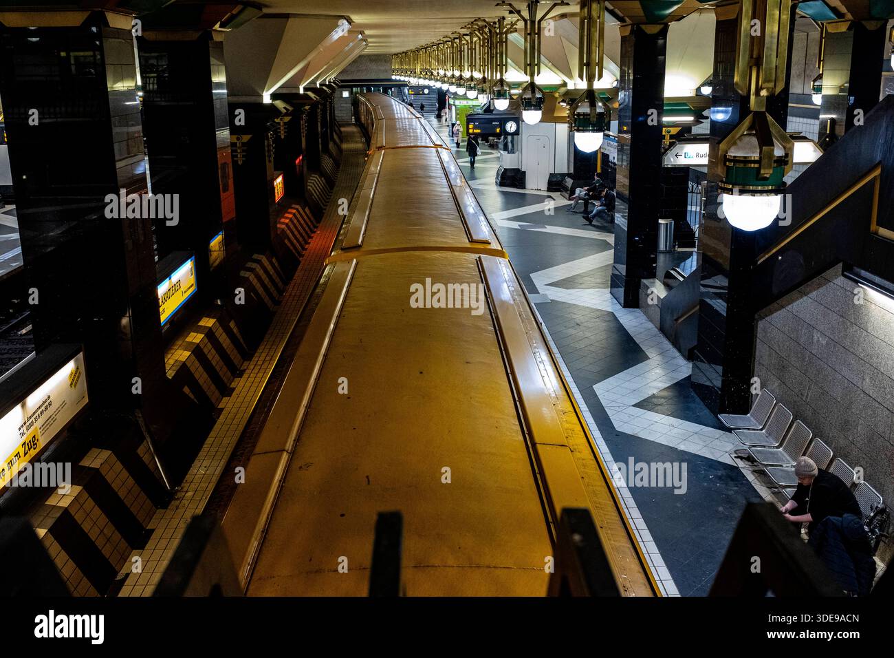 Berlin Spandau U-Bahn Station. Exeptional Architecture at U-Bahn ...