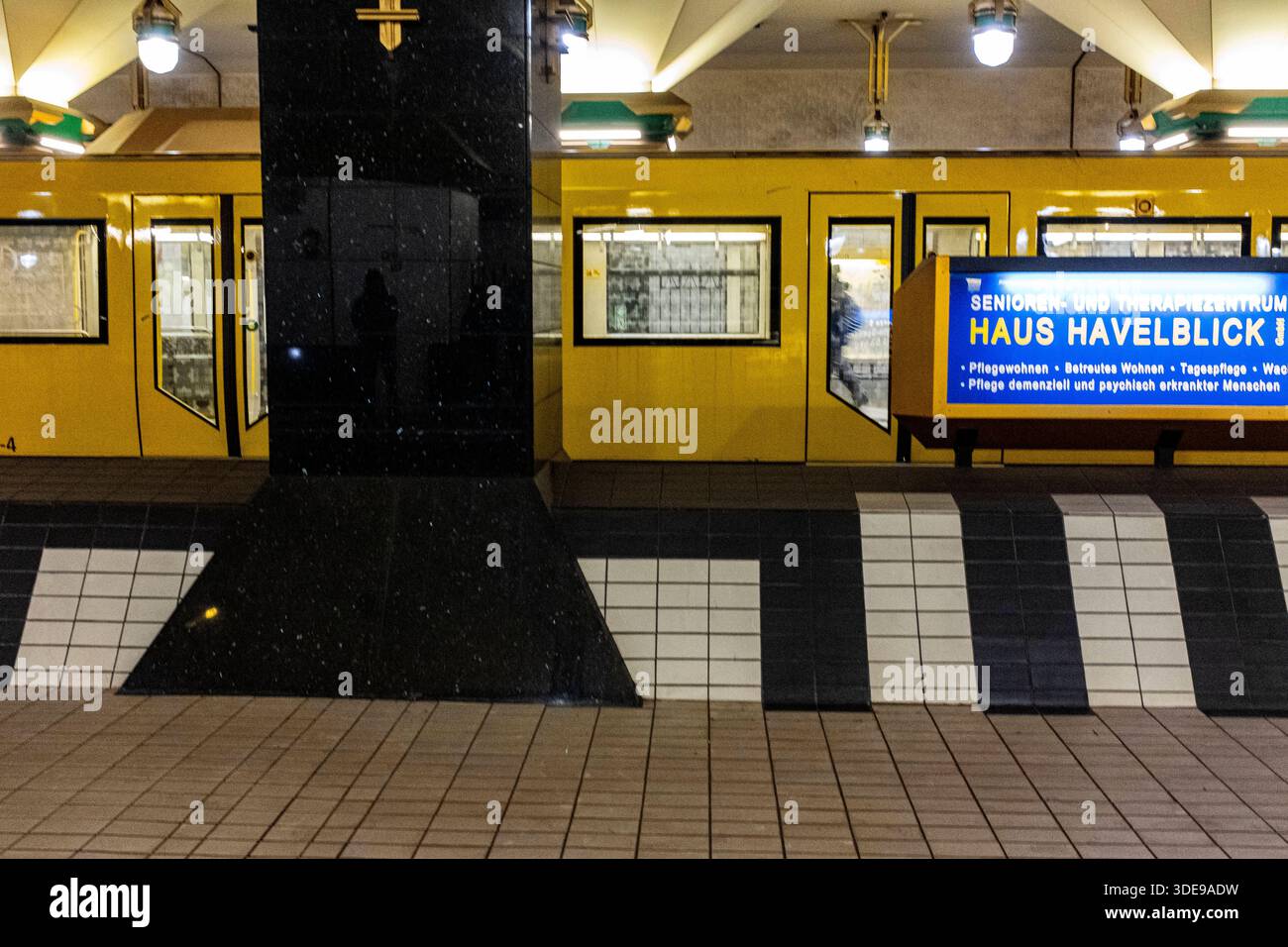 Berlin Spandau U-Bahn Station. Exeptional Architecture at U-Bahn ...