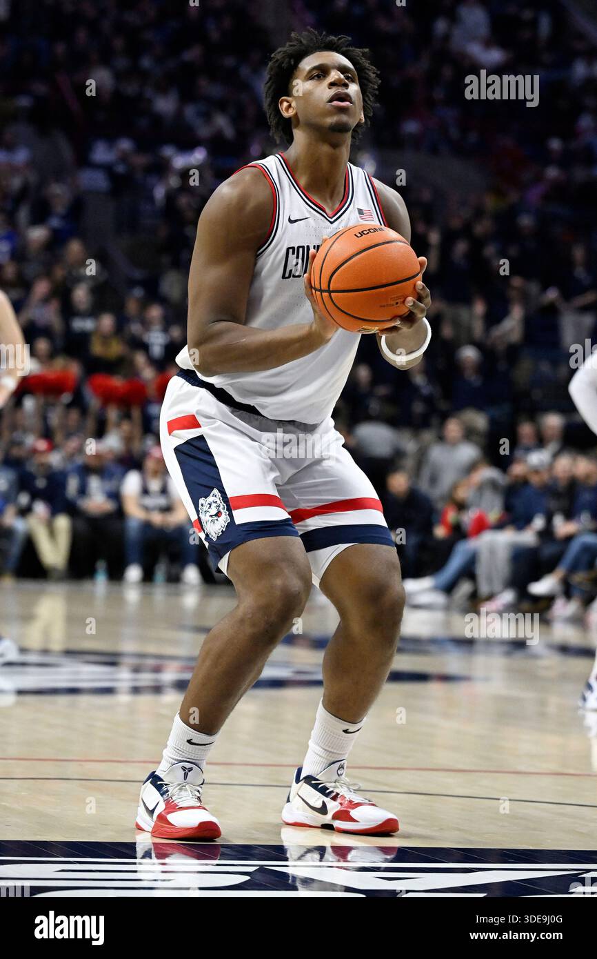 UConn forward Tarris Reed Jr. (5) in the second half of an NCAA college ...