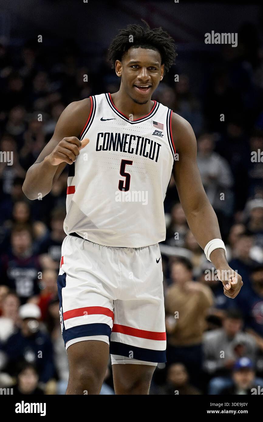 UConn forward Tarris Reed Jr. (5) in the second half of an NCAA college ...