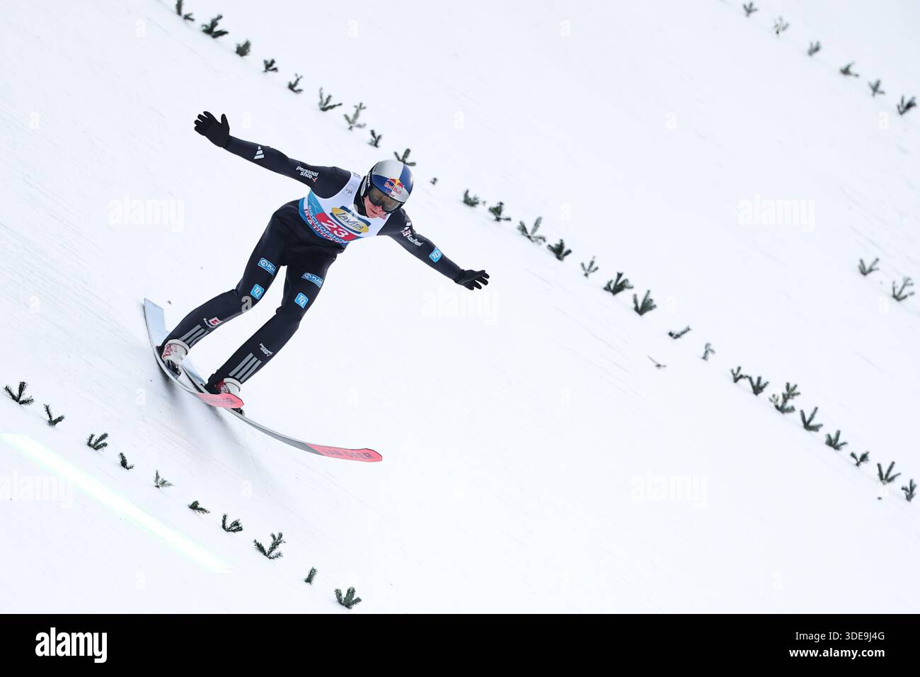06 January 2026, Austria, Bischofshofen: Nordic skiing/ski jumping ...