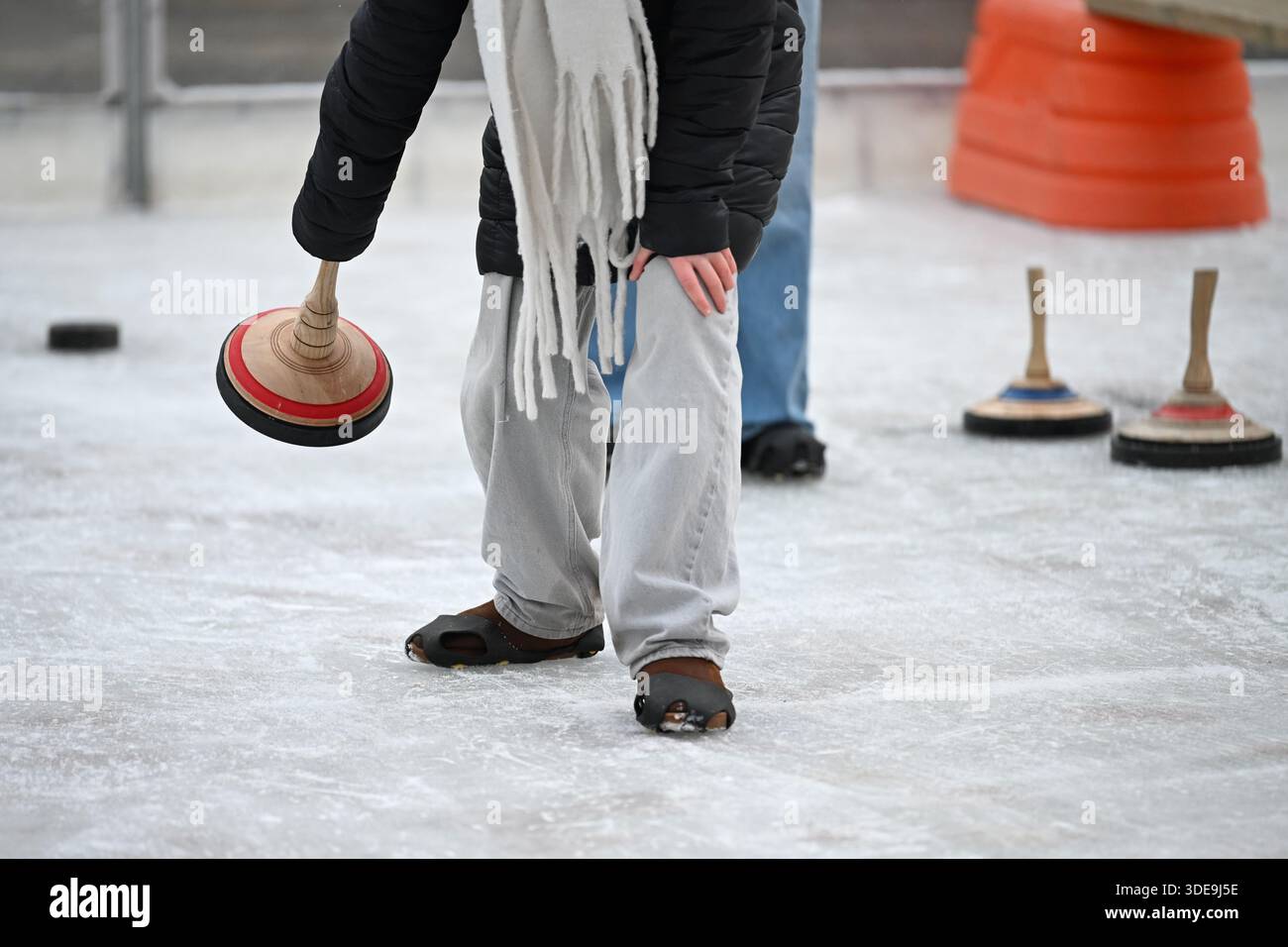 06 January 2026, Hesse, Bad Homburg v. d. Höhe: A girl throws a curling ...