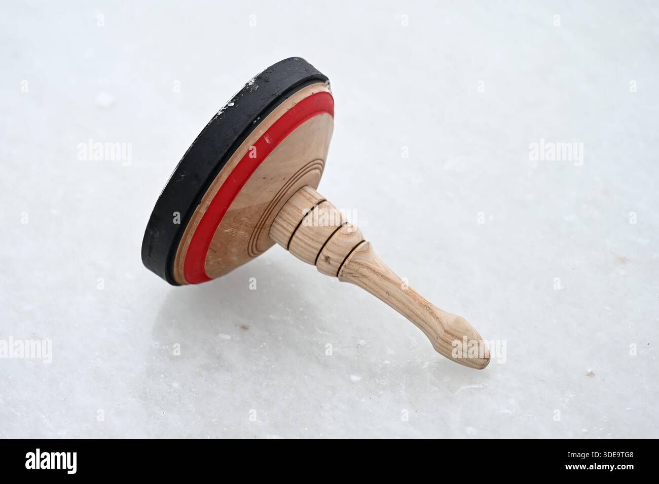 06 January 2026, Hesse, Bad Homburg v. d. Höhe: A curling stone lies on ...