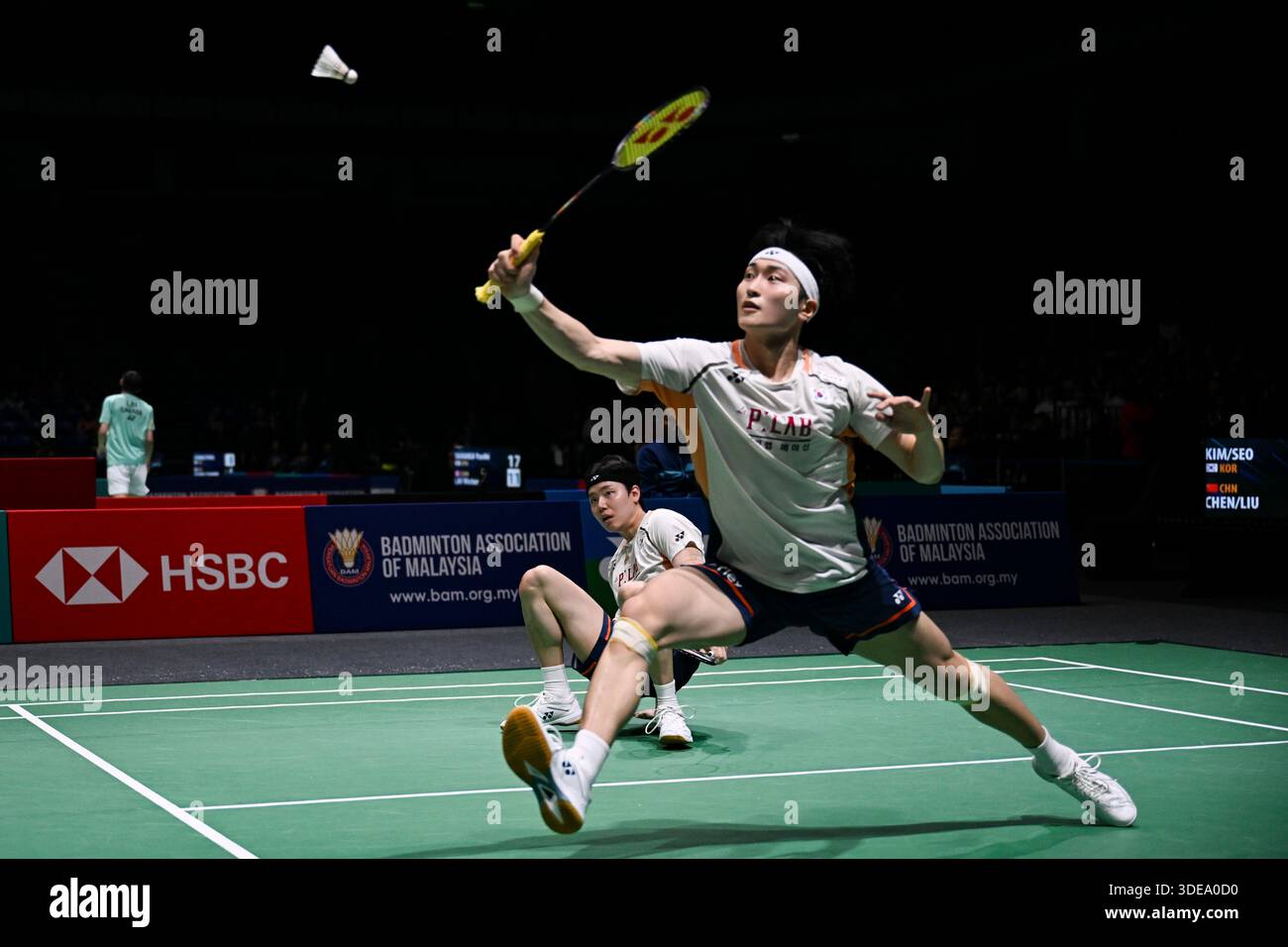 (260106) -- KUALA LUMPUR, Jan. 6, 2026 (Xinhua) -- Kim Won Ho (front ...