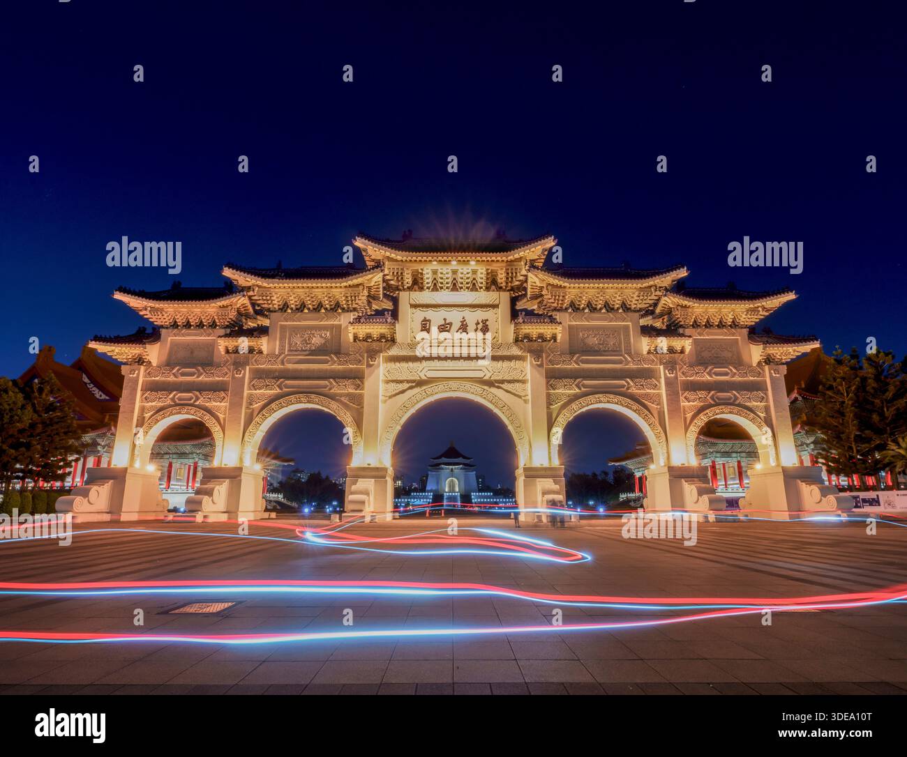 28 November 2024, Taiwan, Taipeh: Tourists ride their rental bikes up ...