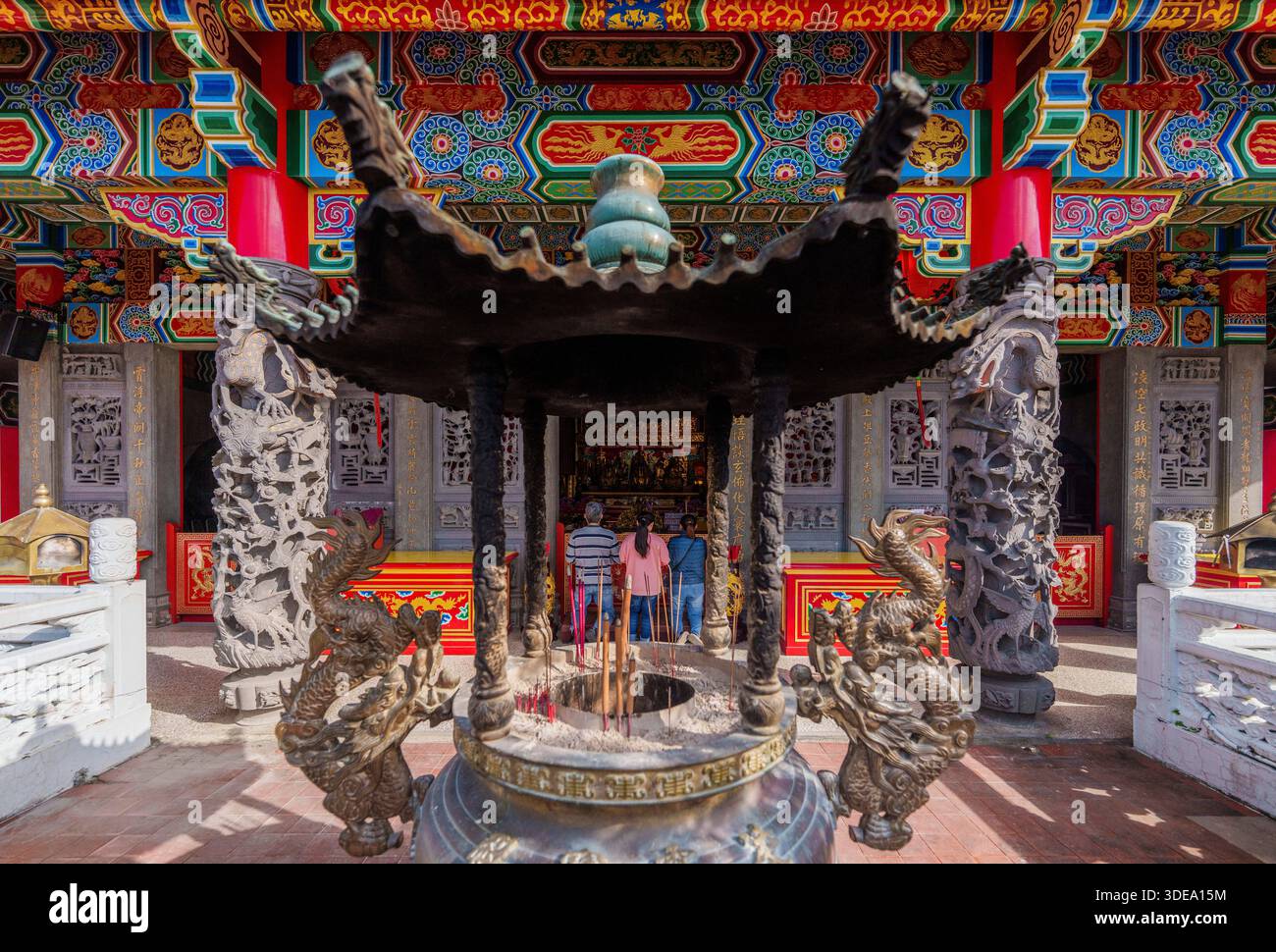 30 November 2024, Taiwan, Taipeh: People pray in the Zhinan Temple ...