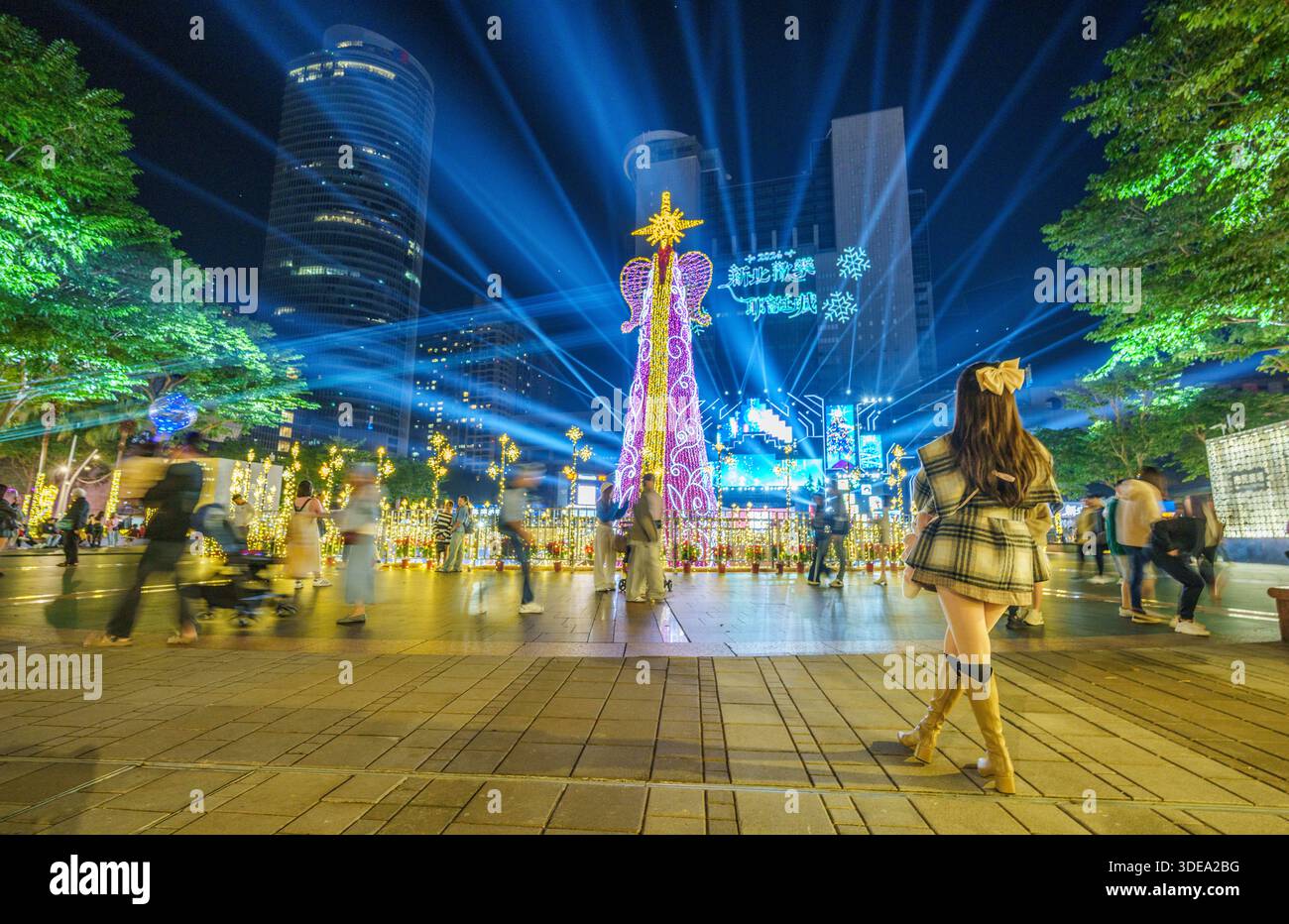 01 December 2024, Taiwan, Taipeh: People visit Christmasland in New ...
