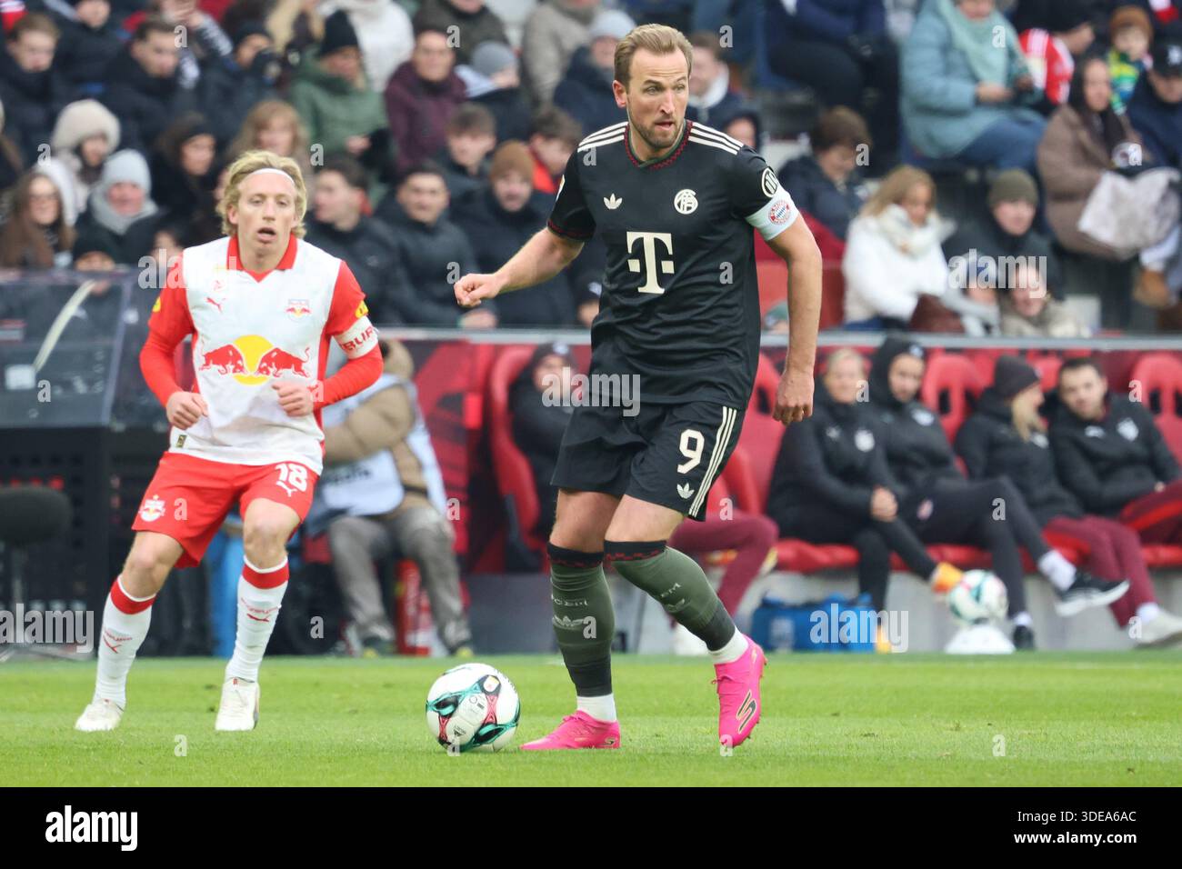 ABD0089 20260106 - SALZBURG - ÖSTERREICH: Harry Kane Harry (r./FC ...