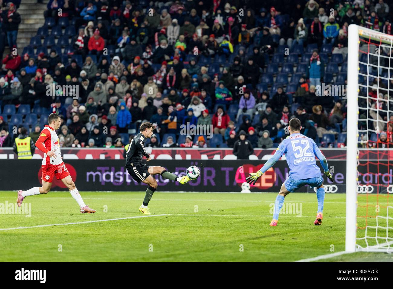 SALZBURG, AUSTRIA - JANUARY 6: Tom Bischof (FC Bayern Muenchen, 20 ...