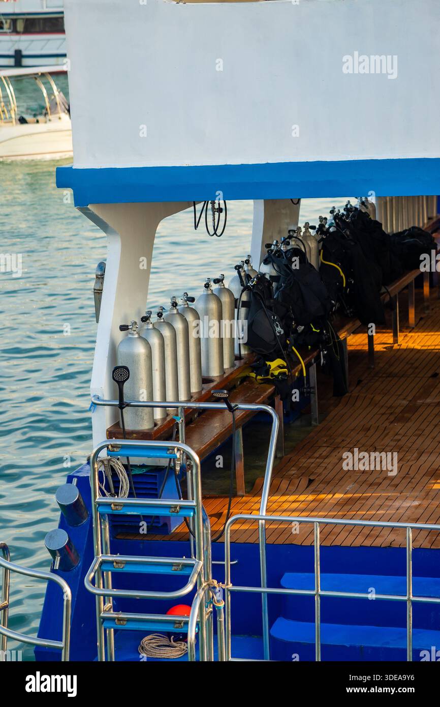 Dive boat setup hi-res stock photography and images - Alamy