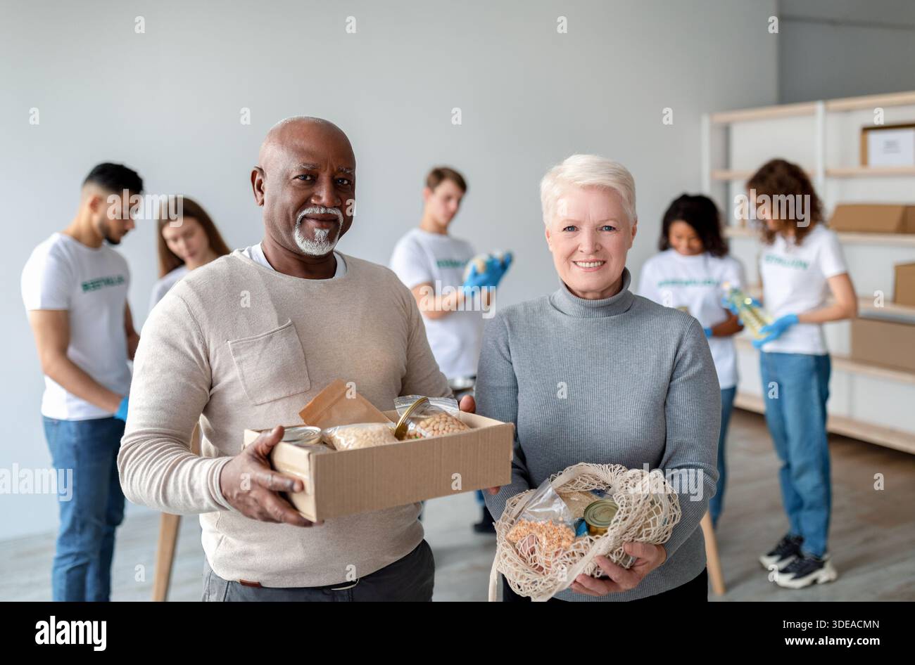 Volunteers food bank donating hi-res stock photography and images - Alamy