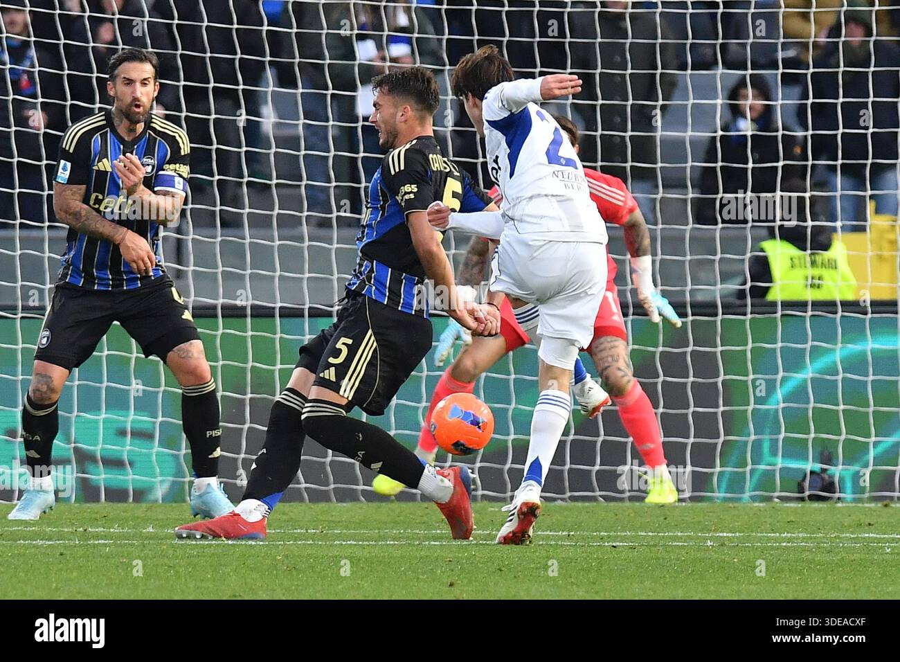 Maximo Perrone Rodriguez (Como) scores 0-1 during Pisa SC vs Como 1907 ...