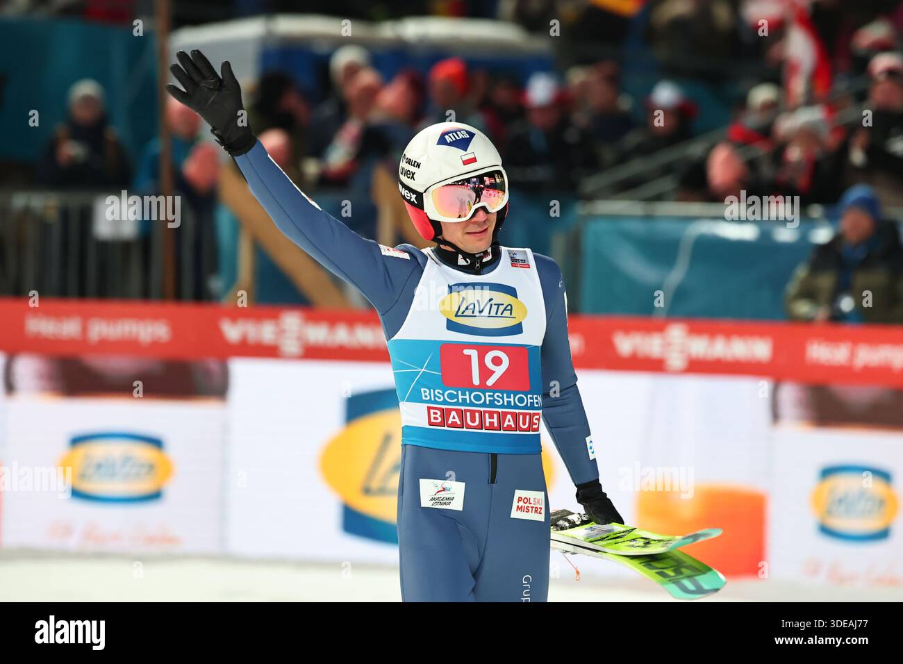 06 January 2026, Austria, Bischofshofen: Nordic skiing/ski jumping ...