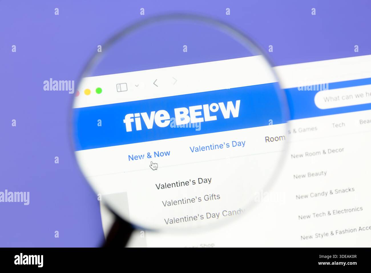 Five below logo hi-res stock photography and images - Alamy