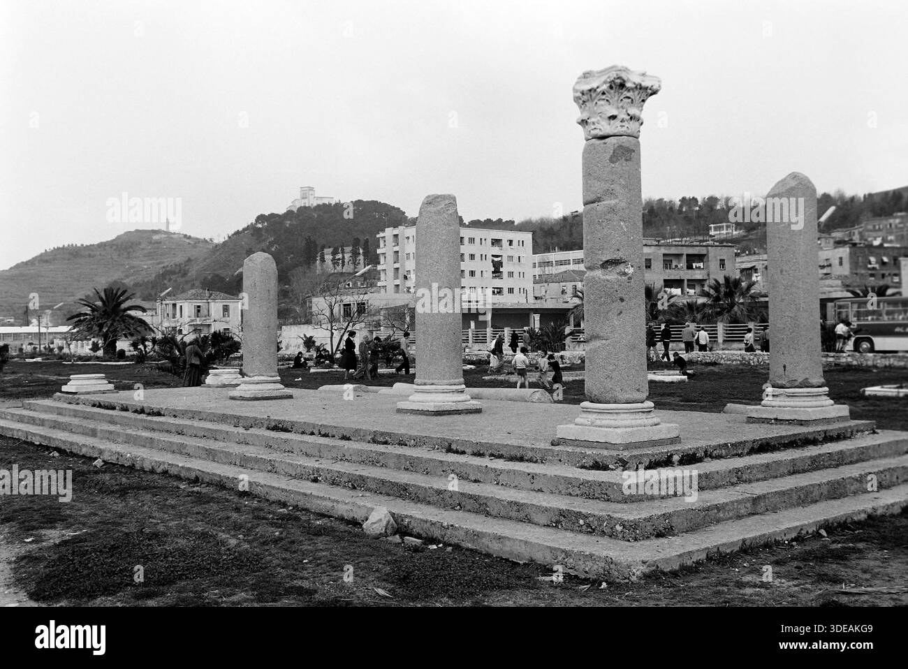 Kapitell und base ionisch hi-res stock photography and images - Alamy