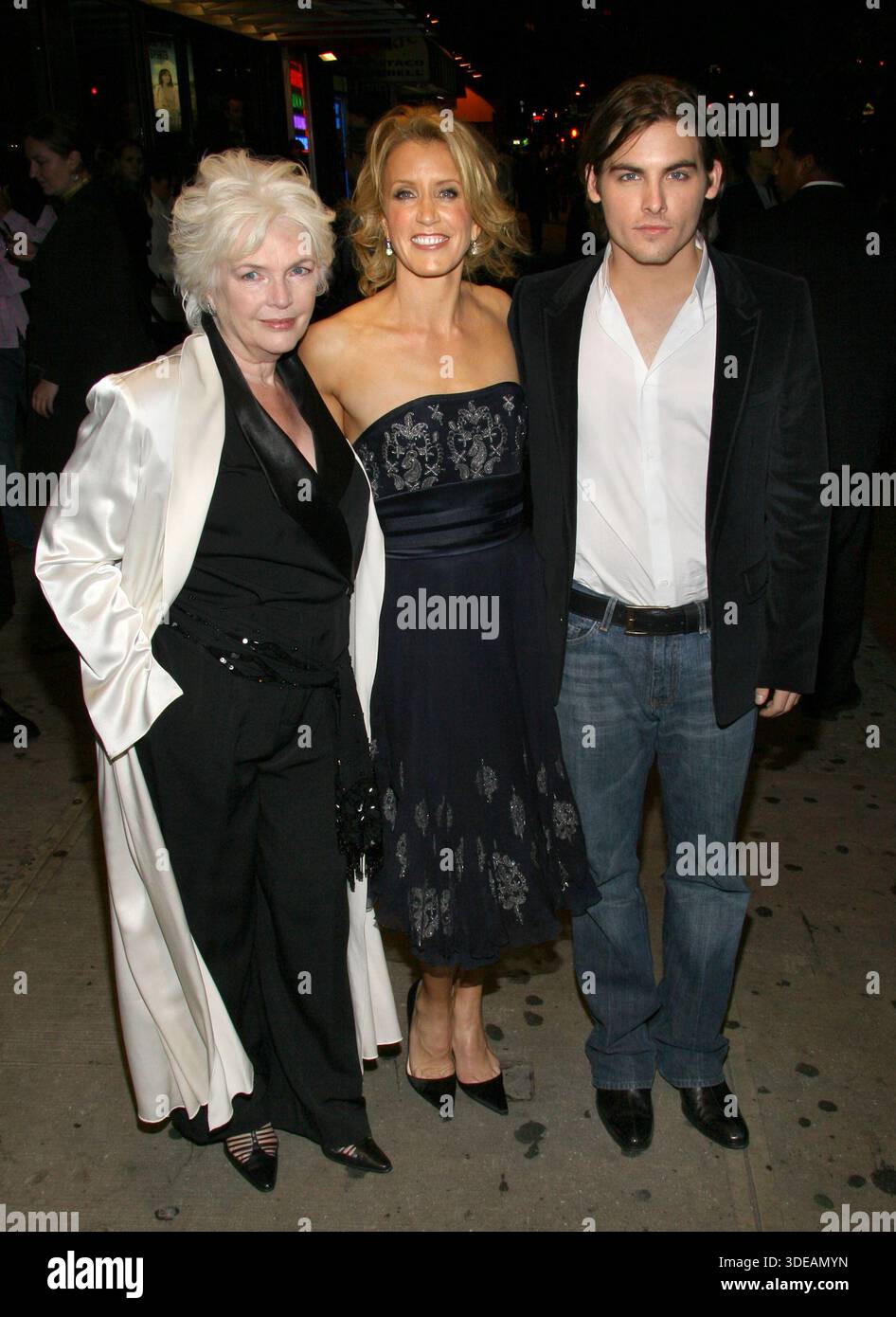 29 November 2005 - New York, NY - Fionnula Flanagan, Felicity Huffman ...
