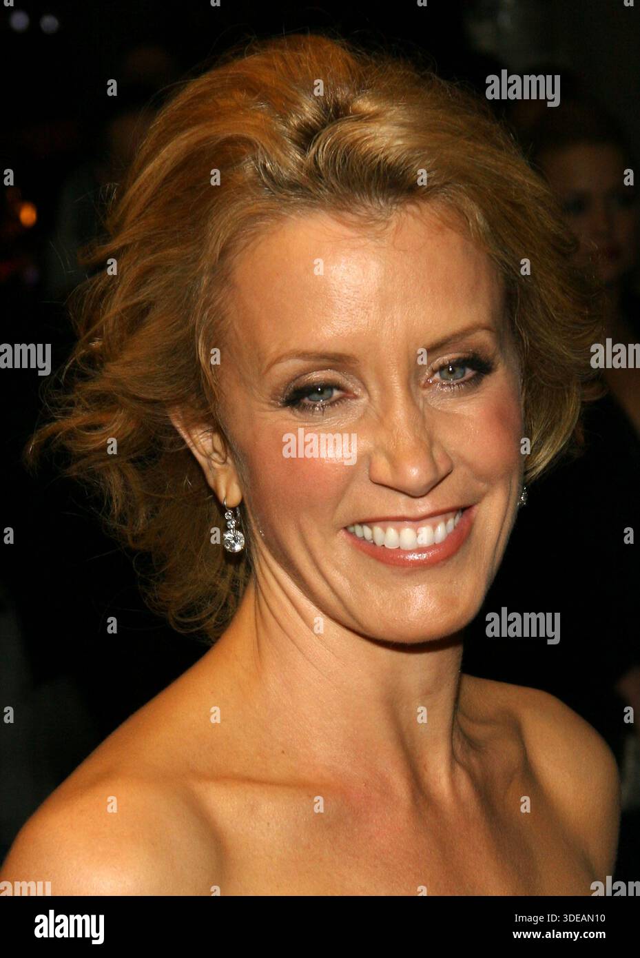 29 November 2005 - New York, NY - Felicity Huffman at the NY Premiere ...