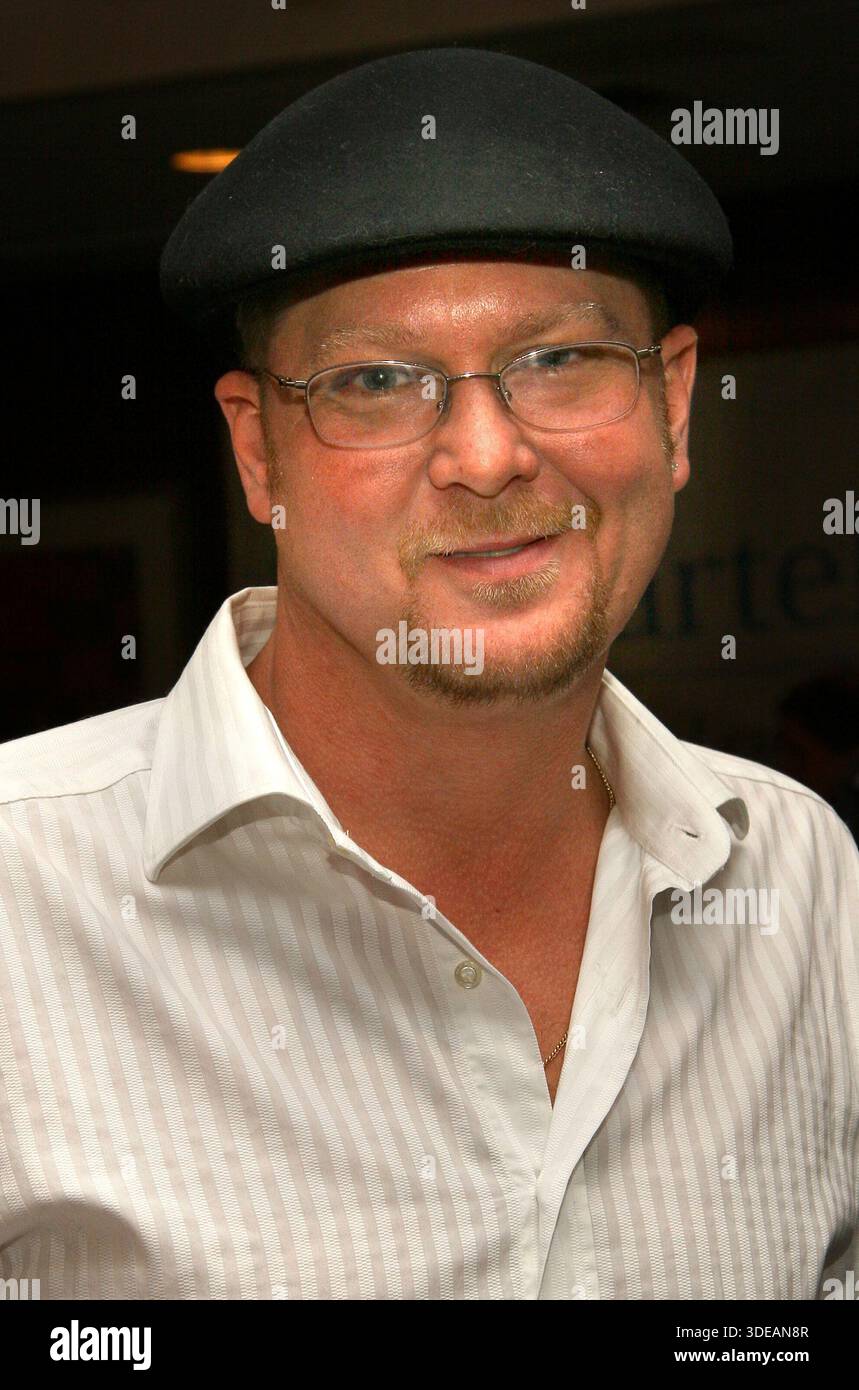 13 November 2005 - New York, NY - Tracy Lawrence at TJ Martell ...