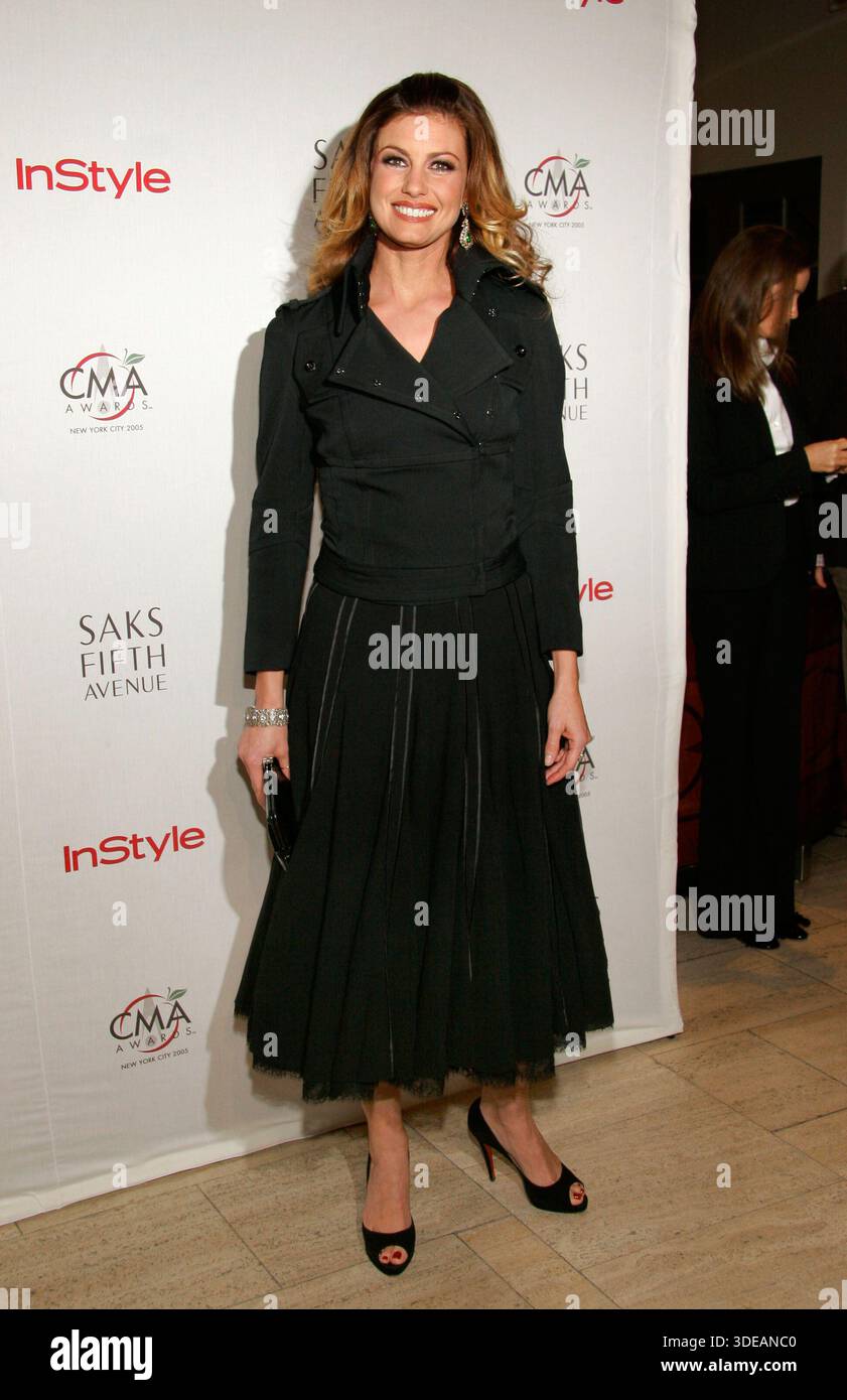 14 November 2005 - New York, NY - Faith Hill at the Saks Fifth Avenue ...