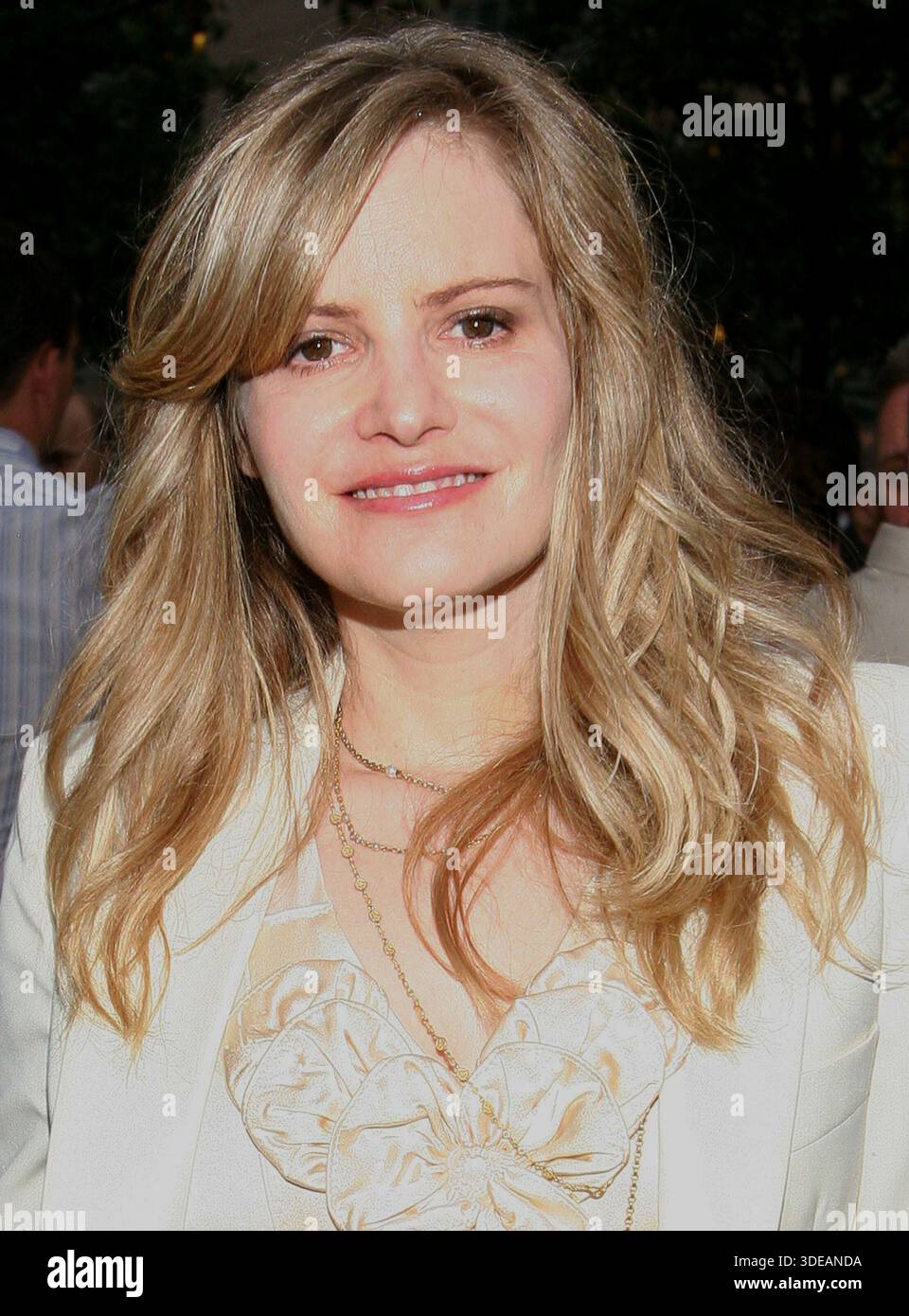 26 September 2005 - Alice Tulley Hall, NYC - Jennifer Jason Leigh at ...